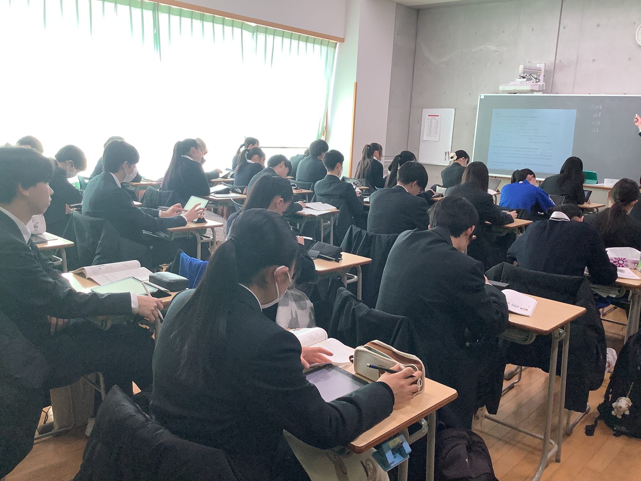 午前中に校内を歩いていたら… – 東海大学山形高等学校 校長室から